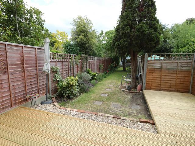 Lime Grove, New Malden KT3, 2 bed flat to rent, £1,800 pcm | PrimeLocation