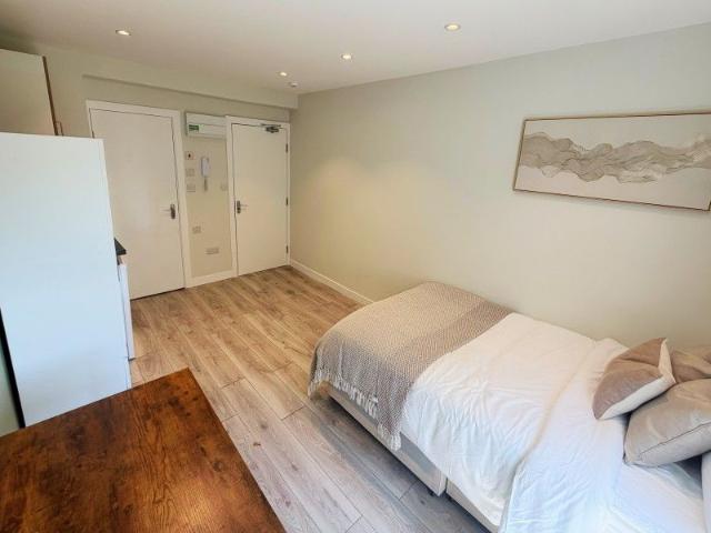 Lime Grove, Guildford, Surrey, GU1