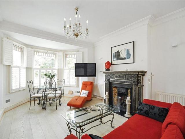 Lime Grove, London W12 2 bed flat to rent £2,400 pcm £554 pw