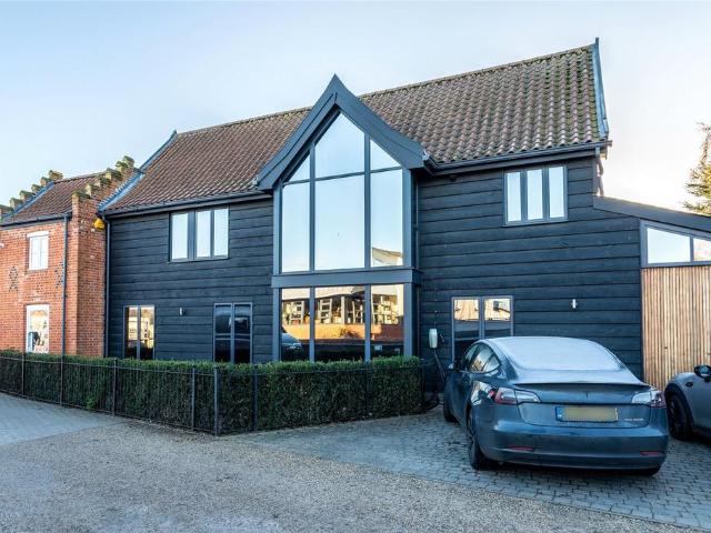 Lime Kiln Quay, Woodbridge, Suffolk. 3 bed detached house to rent £3,500 pcm £808 pw