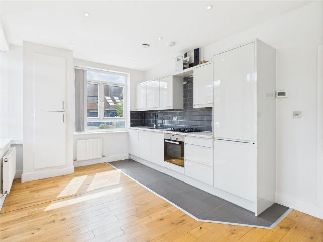 Lime Tree Way, Chineham, Basingstoke RG24, 1 bed flat to rent, £1,000 pcm | PrimeLocation