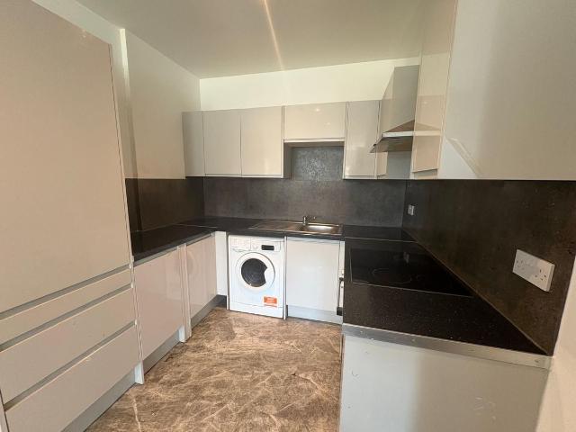 Lime Tree Way, Chineham, Basingstoke RG24, 2 bed flat to rent, £1,200 pcm | PrimeLocation