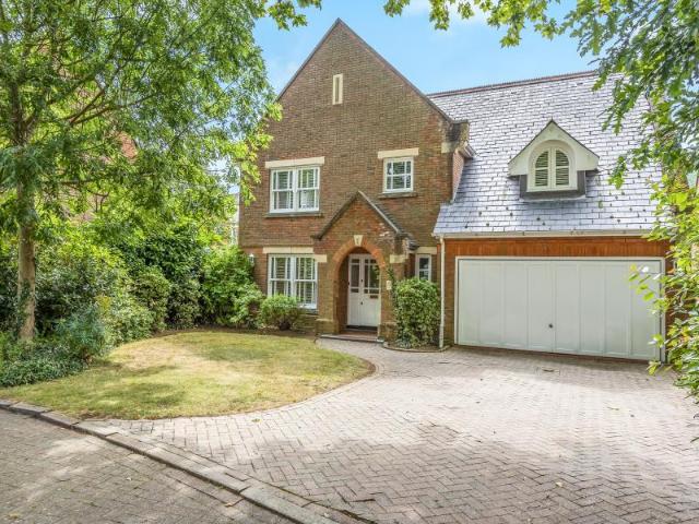 Lime Tree Walk, Virginia Park. 4 bed terraced house to rent £5,000 pcm £1,154 pw