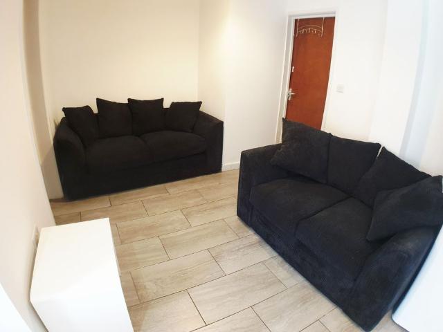 Superb Location Close To Amenities Room 1