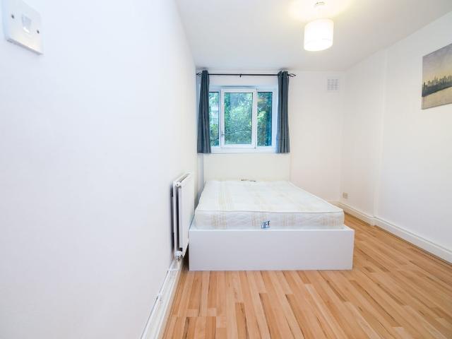 Limehouse Causeway, London E14, 4 bed flat to rent, £3,500 pcm | PrimeLocation