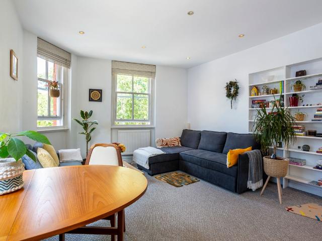 Limehouse Causeway, London E14, 2 bed flat to rent, £9,317 pcm | PrimeLocation