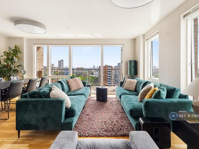 Limehouse Cut Canal, London, E14 3 bed flat to rent £4,500 pcm £1,038 pw