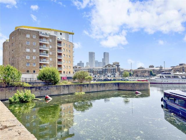 Limehouse Basin, E14 3 bed penthouse to rent £3,095 pcm £714 pw