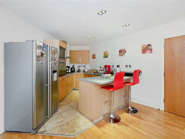 Limeharbour, Isle Of Dogs E14, 2 bed flat to rent, £2,600 pcm | PrimeLocation