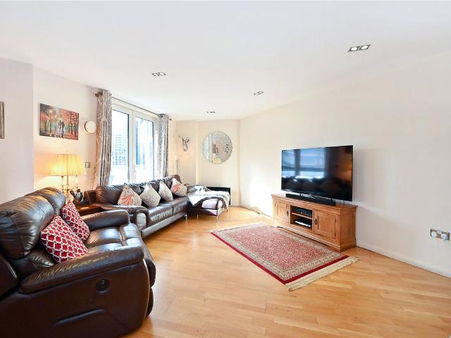 Limeharbour, Isle Of Dogs E14, 2 bed flat to rent, £2,600 pcm | PrimeLocation