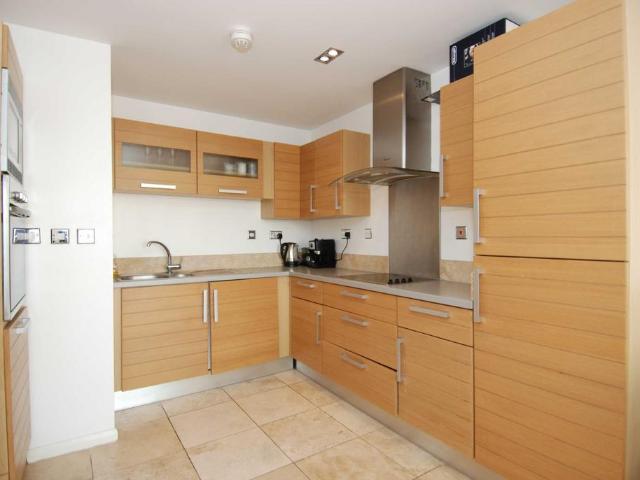 Limeharbour, London, E14 1 bed apartment to rent £2,000 pcm £462 pw