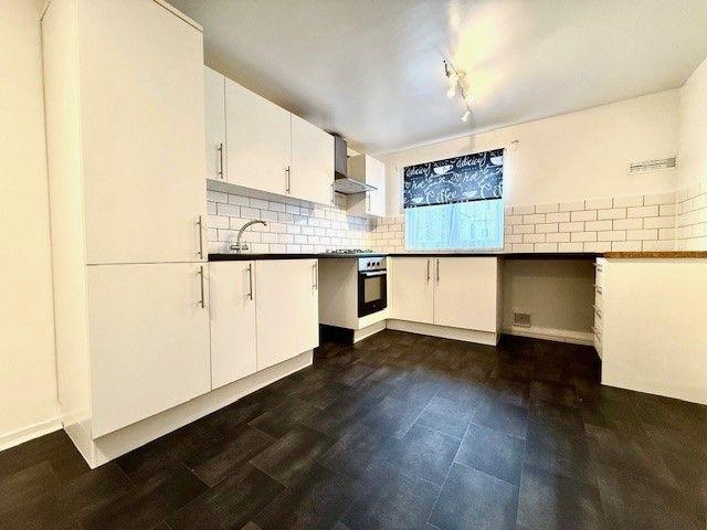 Limes Avenue, Chigwell IG7, 3 bed property to rent, £1,850 pcm | PrimeLocation