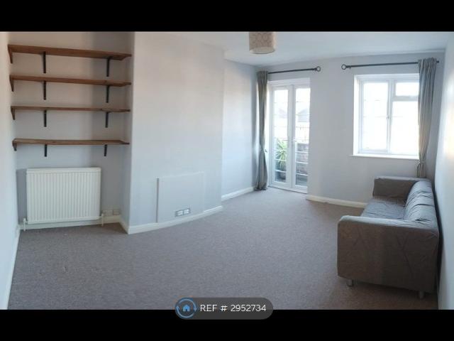 Limes Gardens, London SW18, 3 bed flat to rent, £2,500 pcm | PrimeLocation