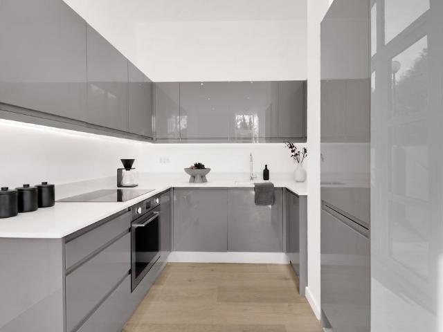 LIMITED OFFER: £500.00 RENT. 1 bed ground floor flat to rent £1,240 pcm £286 pw