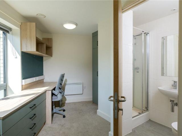 LIMITED AVAILABILITY STUDENTS ONLY RENT INCLUDES UTILITIES AND WI FI. An exciting and excellent modern development on the Lower Bristol Road in Bath consisting of 63 individual rooms comprising bedroom with en suite shower room