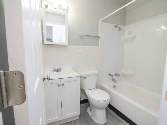Limited Time Special! 1 Month Free Rent!* 1 Bedroom Apartment for Rent at 300 S Lowell Ave, Sioux Falls, SD 57103