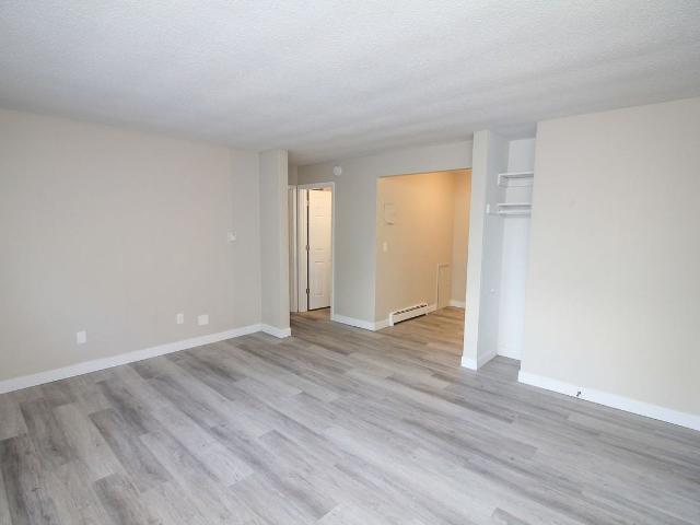 Limited Time Special! 1 Month Free Rent!* 2 Bedroom Apartment for Rent at 300 S Lowell Ave, Sioux Falls, SD 57103