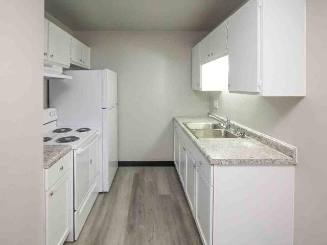 Limited Time Special! Up to 3 Months Free Rent!* 2 Bedroom Apartment for Rent at 300 S Lowell Ave, Sioux Falls, SD 57103