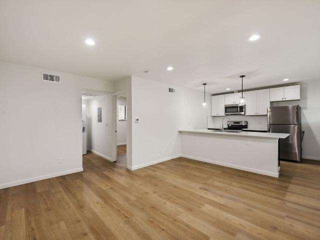 Limited 1 Bedroom Apartment for Rent at 4823 Gaston Ave, Dallas, TX 75246 Peak's