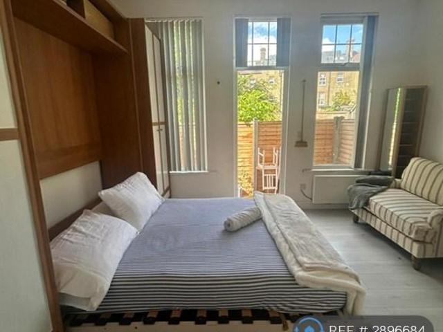 Linthorpe Road, London, N16 Studio to rent £1,550 pcm £358 pw
