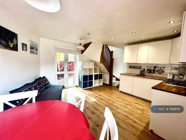 Linton Gardens, London, E6 2 bed terraced house to rent £2,050 pcm £473 pw
