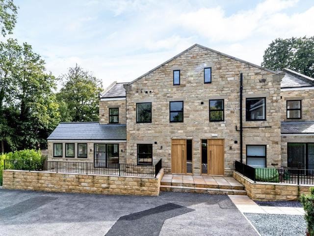 Linton Mews, Sickllinghall Road, Wetherby LS22, 2 bed flat to rent, £1,400 pcm | PrimeLocation