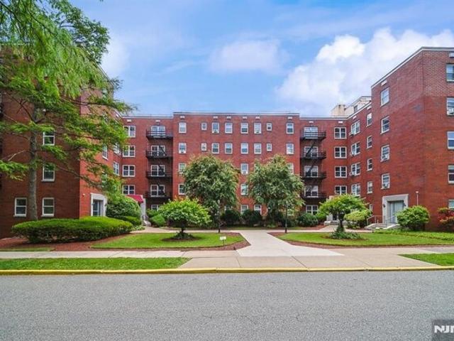 Linwood Ave Apt G, Fort Lee, Condo For Sale
