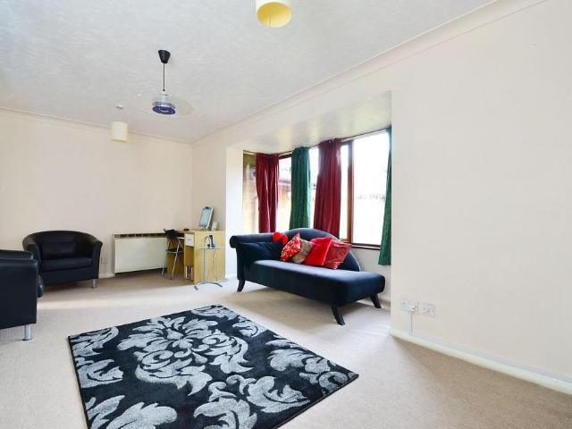 Linwood Close, Camberwell, London, SE5 2 bed flat to rent £1,800 pcm £415 pw