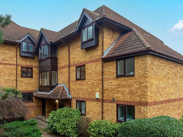 Linwood Close, Camberwell SE5, 2 bed flat to rent, £2,100 pcm | PrimeLocation