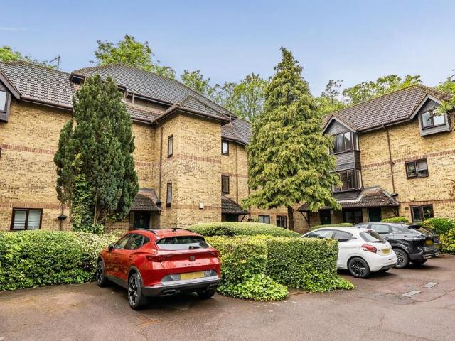 Linwood Close, London, SE5 2 bed flat to rent £2,000 pcm £462 pw