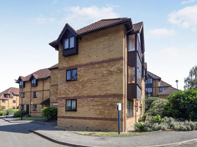 Linwood Close London SE5 2 bed flat to rent £2,000 pcm £462 pw