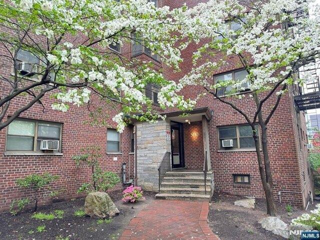 Linwood Dr Apt G, Fort Lee, Property For Sale