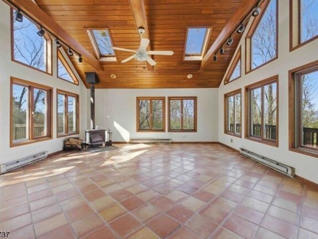 Linaberry Rd, Knowlton, Home For Sale