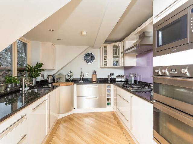 Linby Lane, Nottingham NG15, 2 bed flat to rent, £1,250 pcm | PrimeLocation