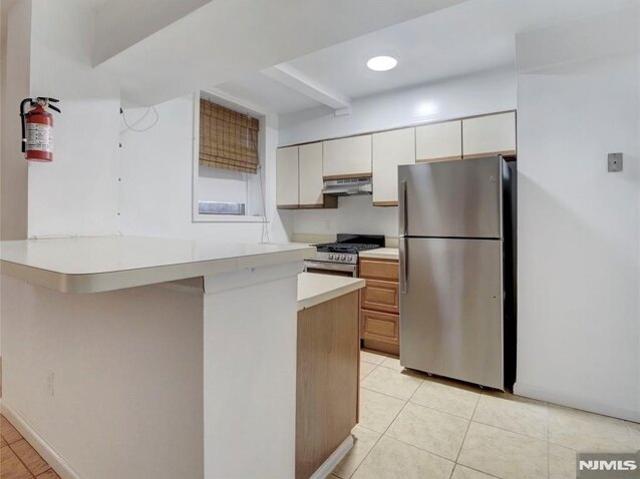 Lincoln Ave Unit Cg, Orange, Condo For Sale