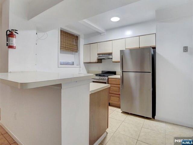 Lincoln Ave Unit Cg, Orange, Condo For Sale