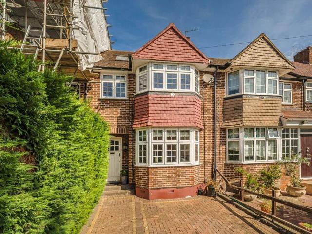 Lincoln Avenue, Twickenham TW2 4 bed terraced house to rent £3,250 pcm £750 pw