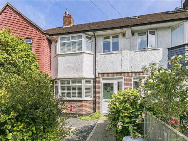 Lincoln Avenue, Twickenham, TW2 3 bed terraced house to rent £2,600 pcm £600 pw
