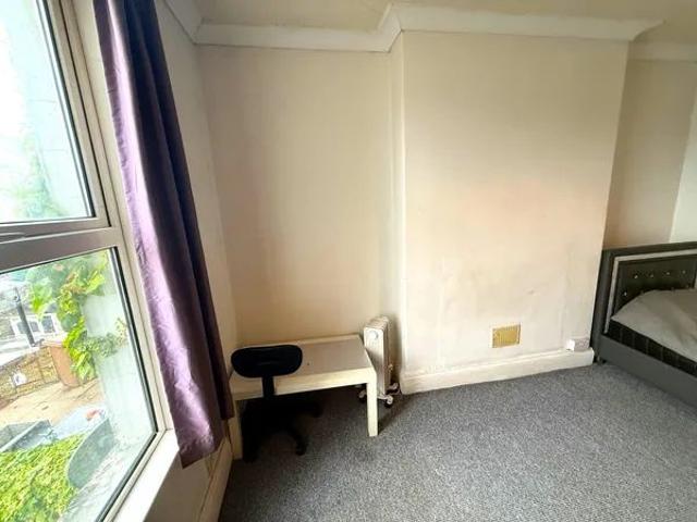 Lincoln Avenue, Plymouth, PL4