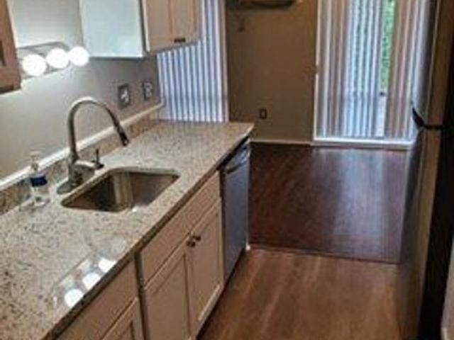 Lincoln Apartments 1 Bedroom Apartment for Rent at 1302 E Lincoln Ave, Royal Oak, MI 48067