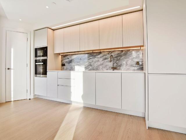 Lincoln Apartments, Fountain Park Way, Hammersmith And Fulham W12, 1 bed flat to rent, £2,700 pcm | PrimeLocation