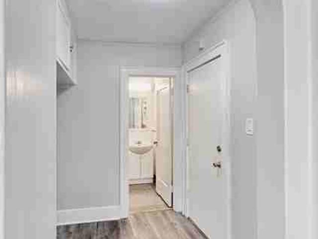 LINCOLN APARTMENTS Studio Apartment for Rent at 3910 Yakima Ave, Tacoma, WA 98418 South End