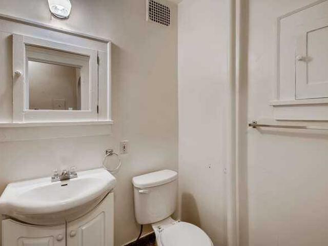 LINCOLN APARTMENTS Studio Apartment for Rent at 3910 Yakima Ave, Tacoma, WA 98418 South End