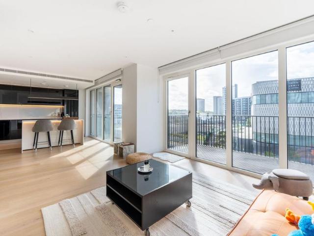 Lincoln Apartments, White City. 2 bed flat to rent £4,464 pcm £1,030 pw