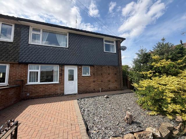 Lincoln Close, Alfreton, DE55 3 bed semi detached house to rent £1,025 pcm £237 pw