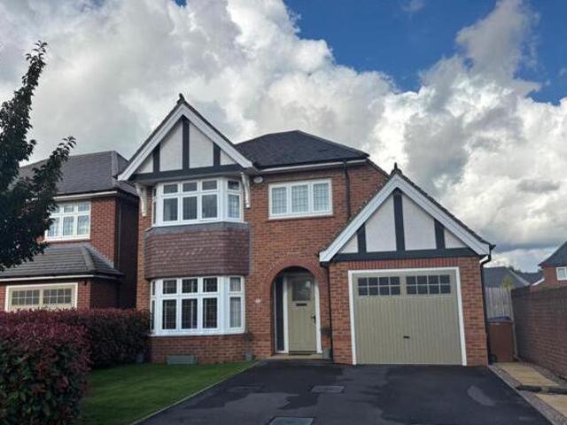 Lincoln Close, Woodford, 3 Bedroom Detached