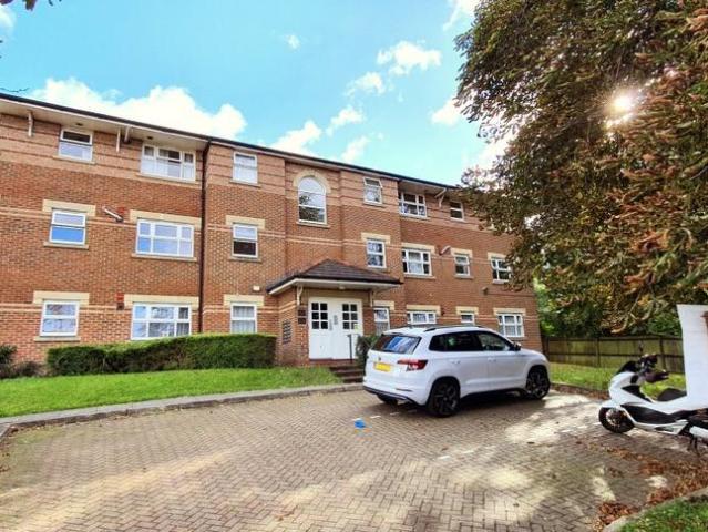 Lincoln Court, Hendon 2 bed flat to rent £1,800 pcm £415 pw