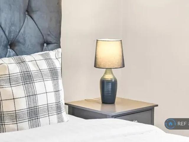 Lincoln Court, Tonsley Street, London, SW18 1BL, United Kingdom | 3 bed apartment for rent #167600465 | Rentberry
