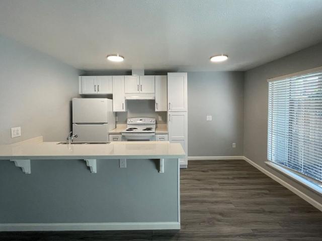 Lincoln Crest Apartments 1 Bedroom Apartment for Rent at 6248 Gettysburg Pl, Lincoln Village, CA 95207 Lakeview