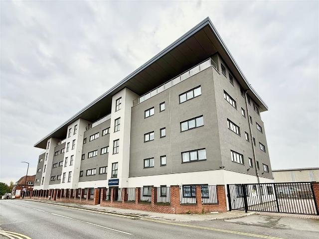 Lincoln House, Bolton BL3, Studio to rent, £750 pcm | PrimeLocation